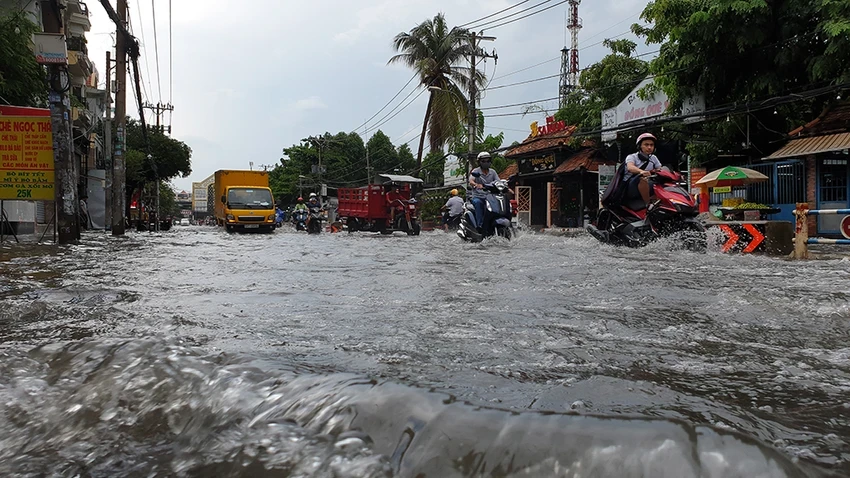 Ho Chi Minh City upgrades drainage system on many streets that are ...