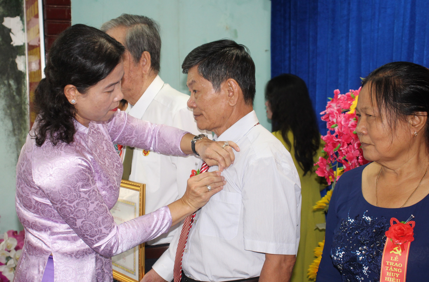 Bac Lieu City awarded Party Badges to 31 Party members