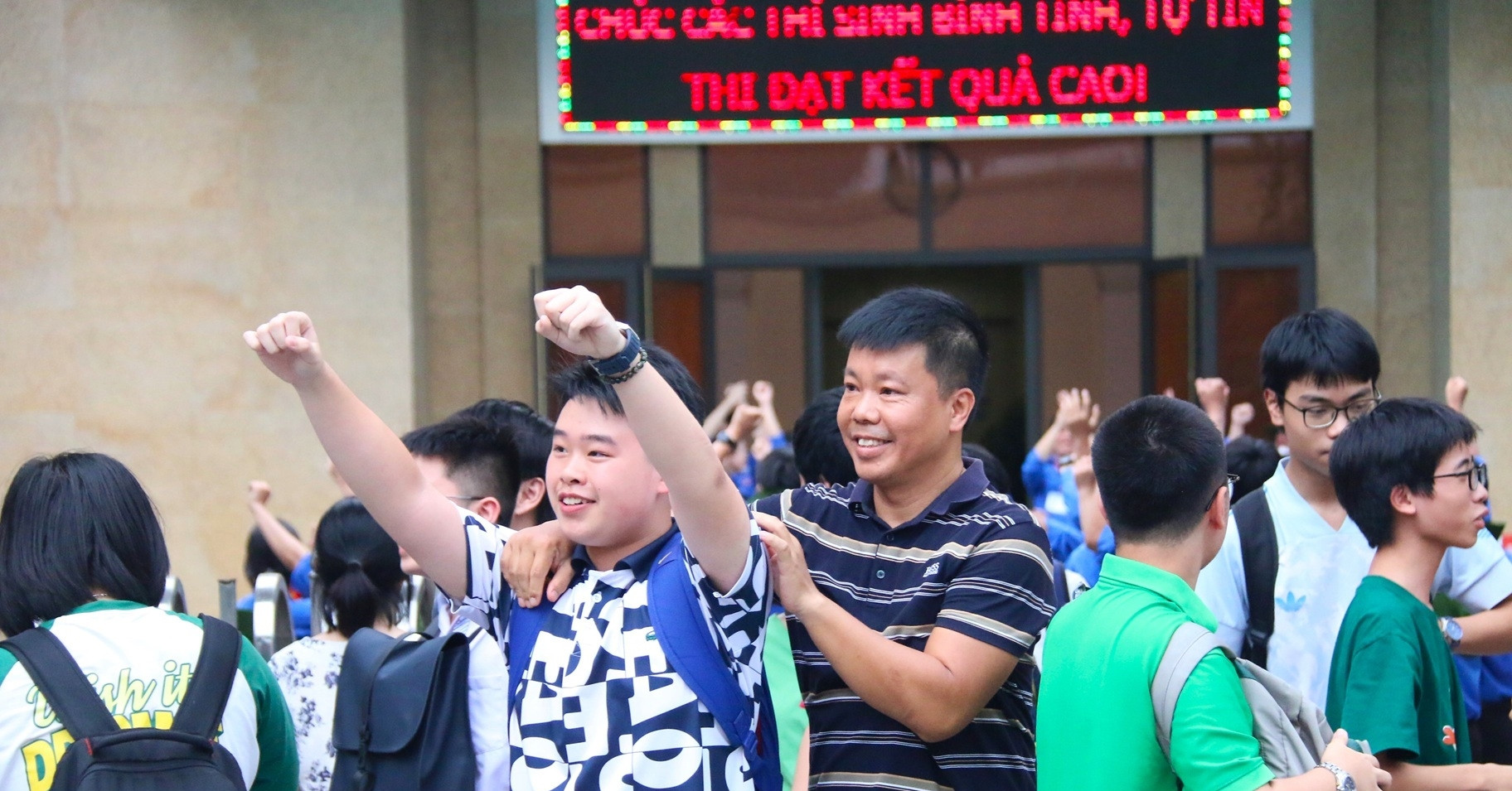 List of nearly 700 Hanoi students admitted directly to public grade 10 ...