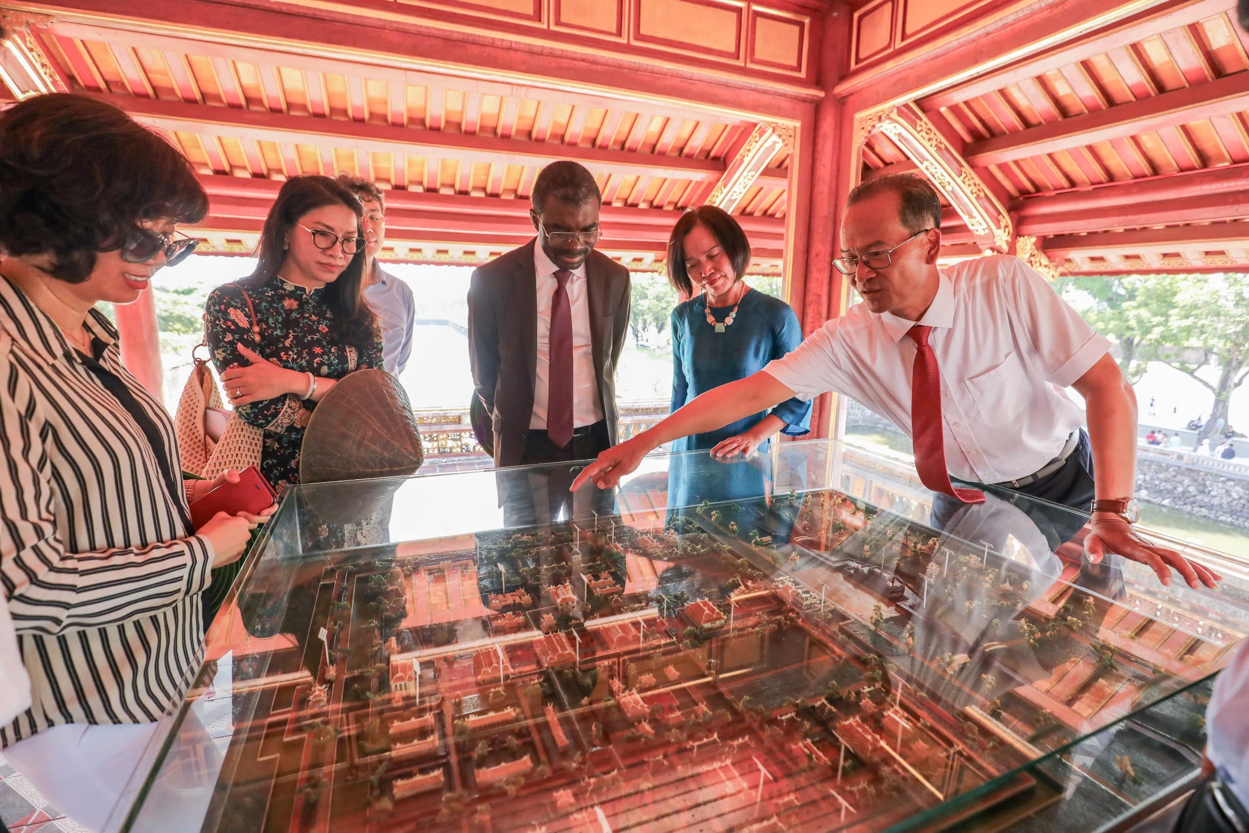 Director of UNESCO World Heritage Center visits Hue relics