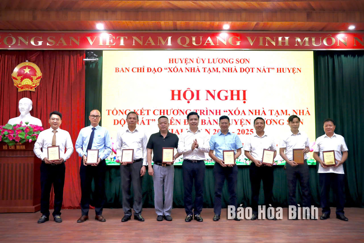 Luong Son district completes the program "Eliminating temporary and ...