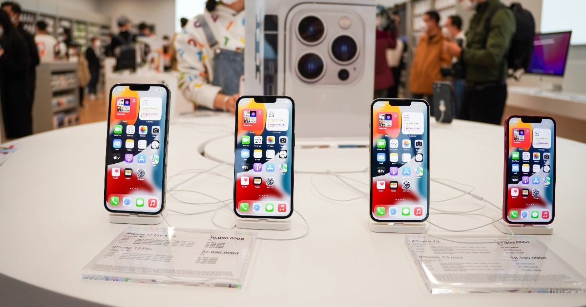 Old iPhone models deeply discounted in Vietnam