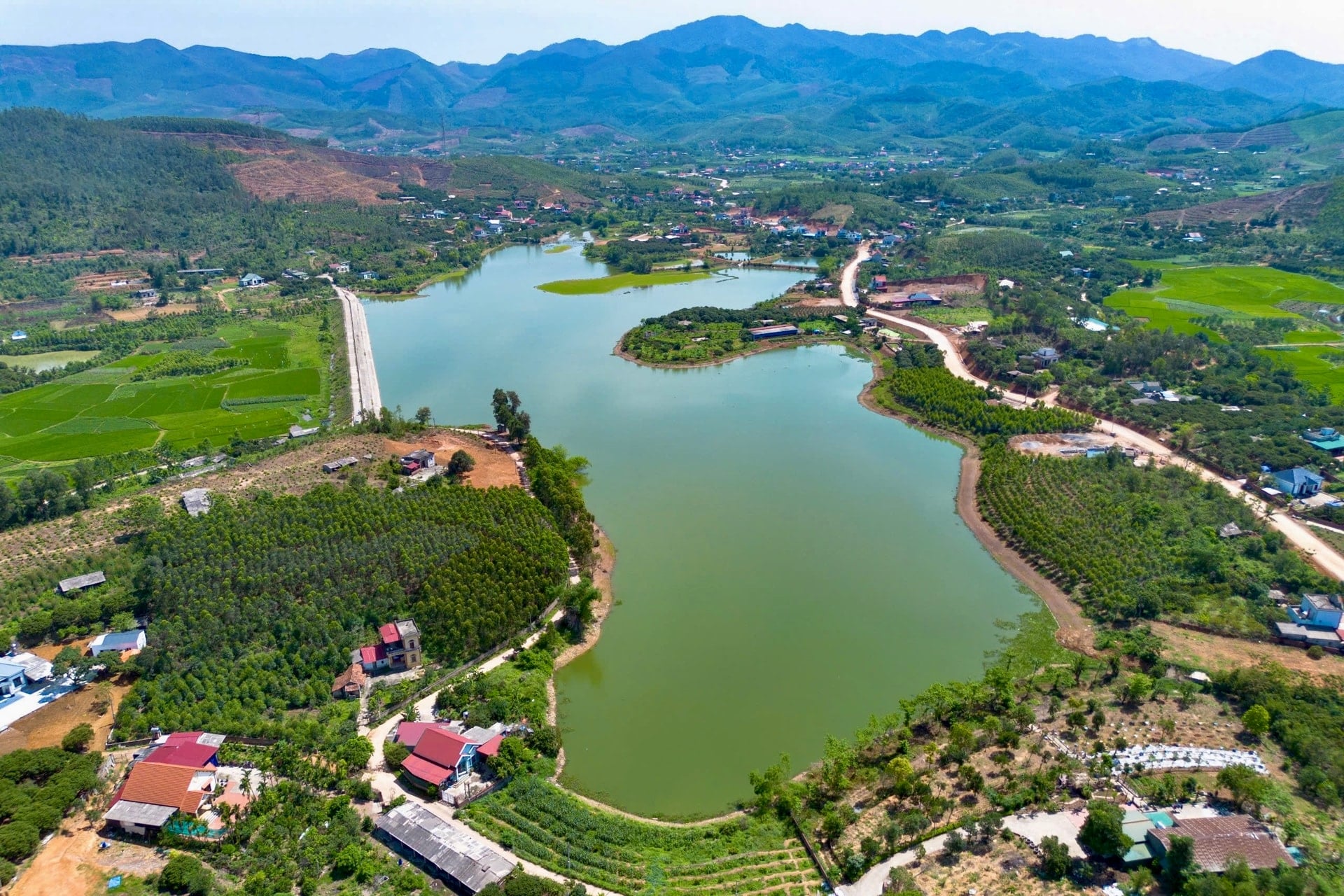 Irrigation lakes in Chi Linh are no longer dry.