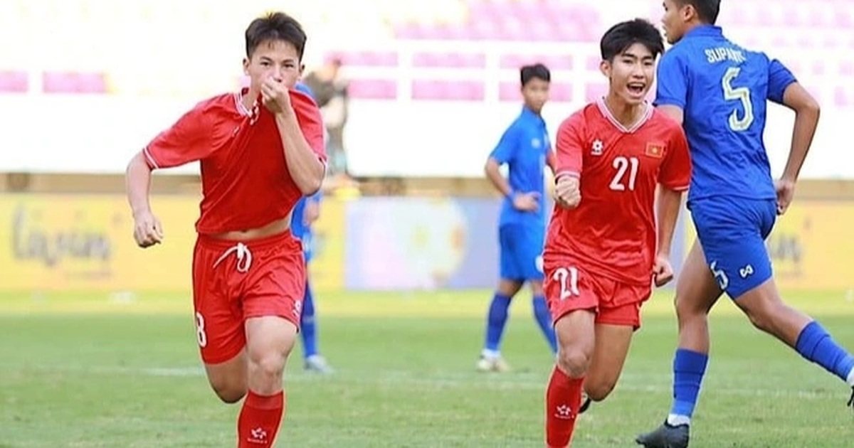 U16 Vietnam 0-0 U16 Australia (first half): U16 Vietnam defends strongly