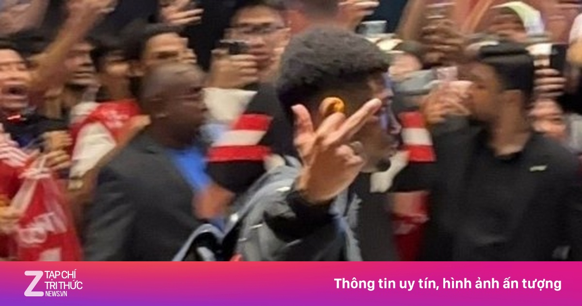La star de MU lève le majeur aux fans