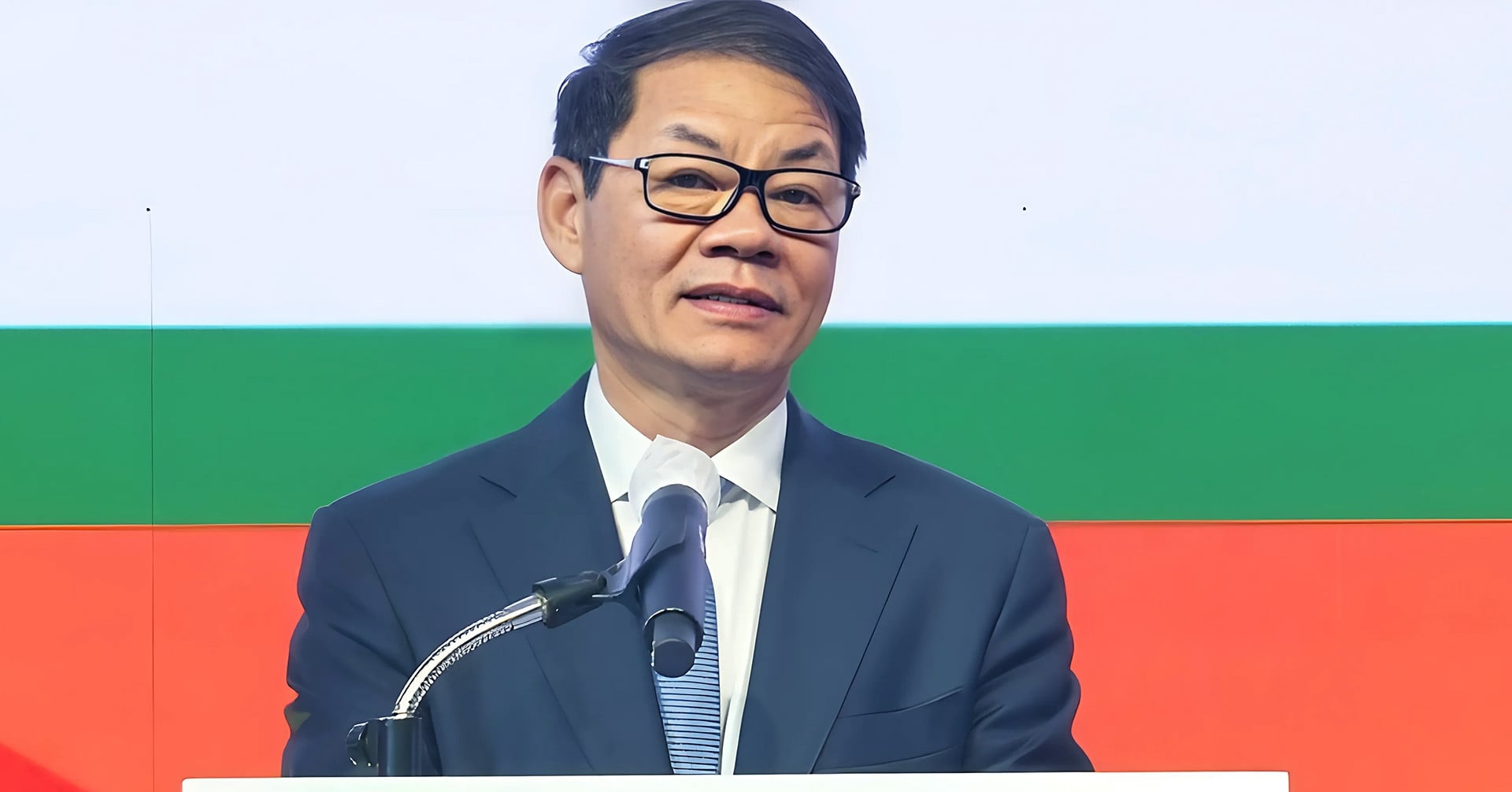 억만장자 Tran Ba Duong: Thaco는 HAGL Agrico를 '구하려고' 노력하여 12,000억 VND를 청구합니다.