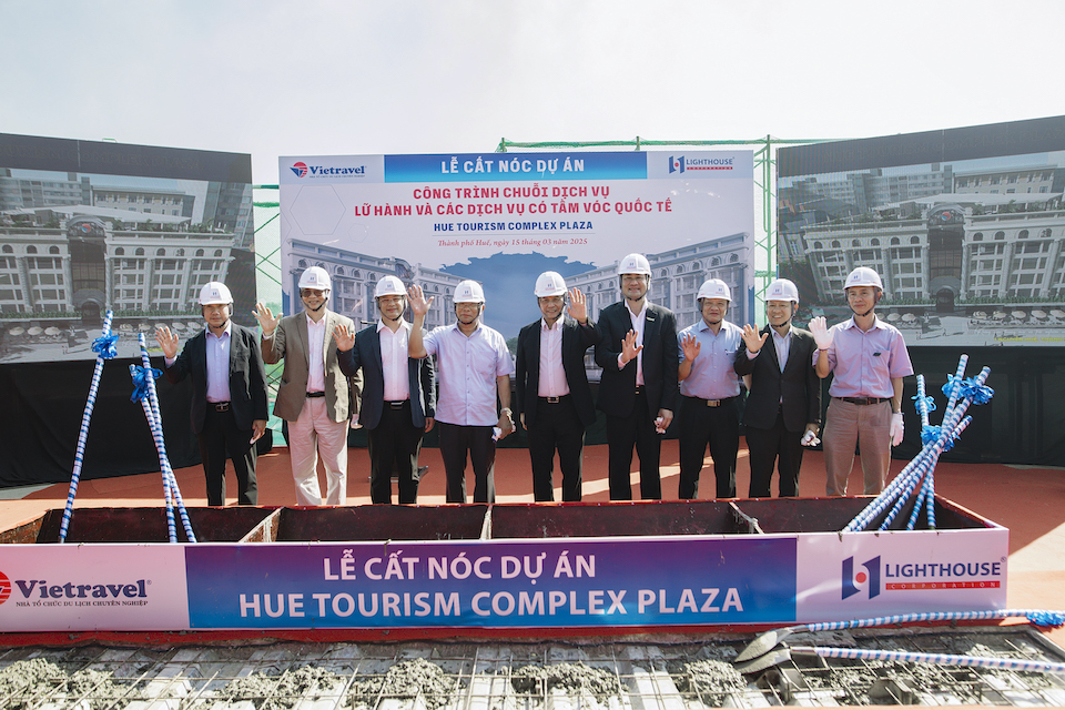 Vietravel Group officially completed the roof structure of the Hue ...