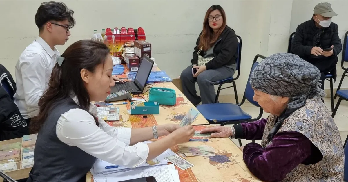 Elderly people without pension will receive a subsidy of 500,000 VND ...