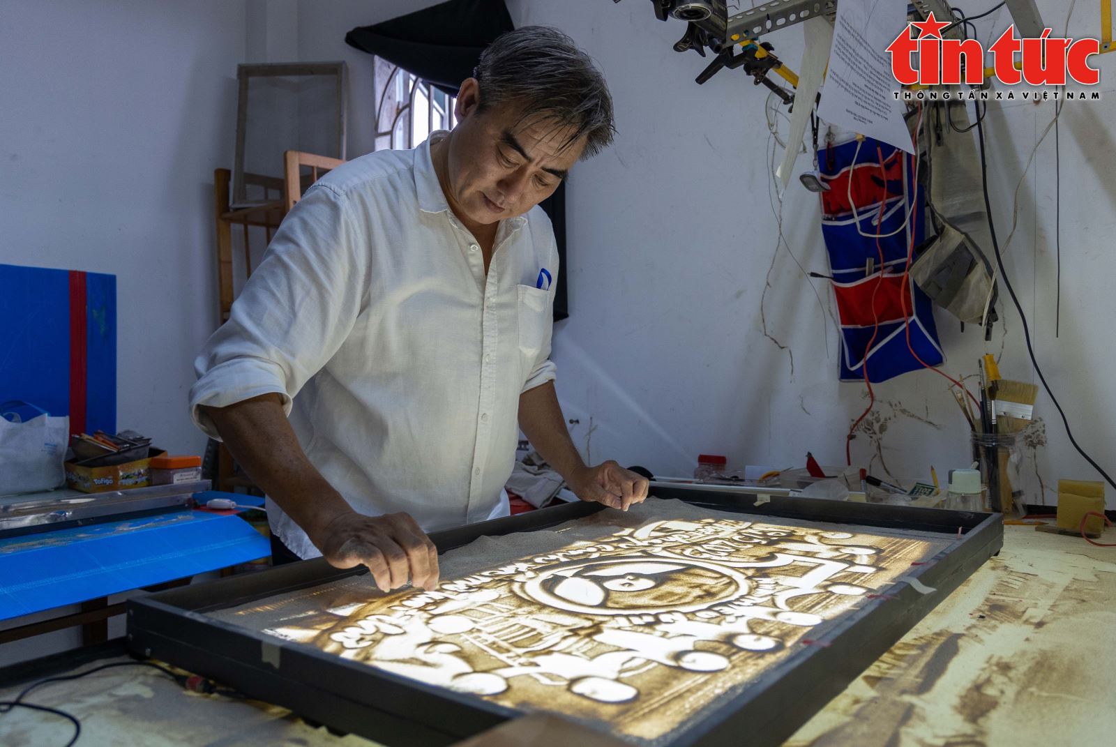 L'artiste Dang Tri Duc - Pionnier dans la narration d'histoires avec du sable