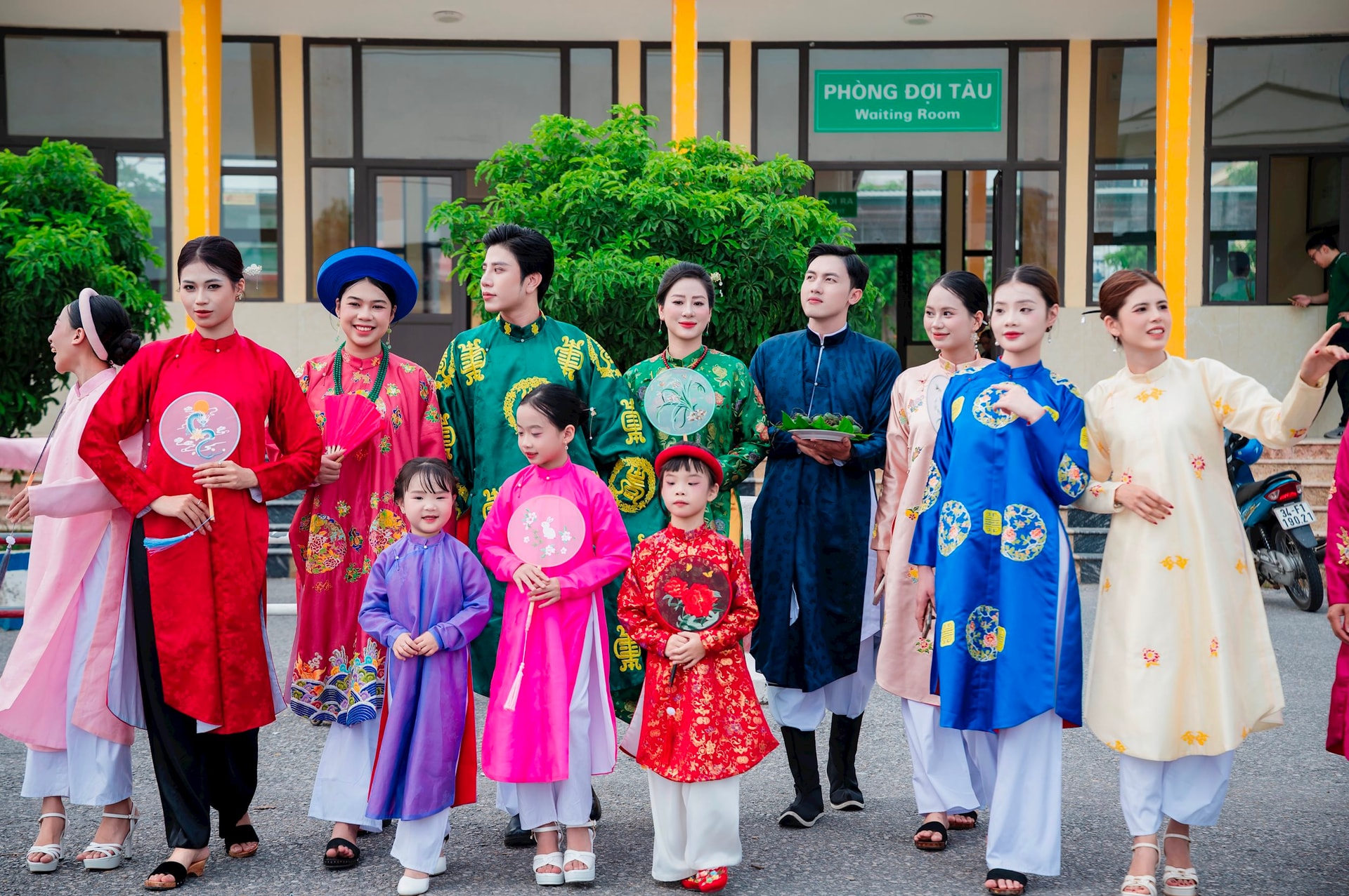 Many actors and models experience Hai Duong - Hai Phong tour before the merger day