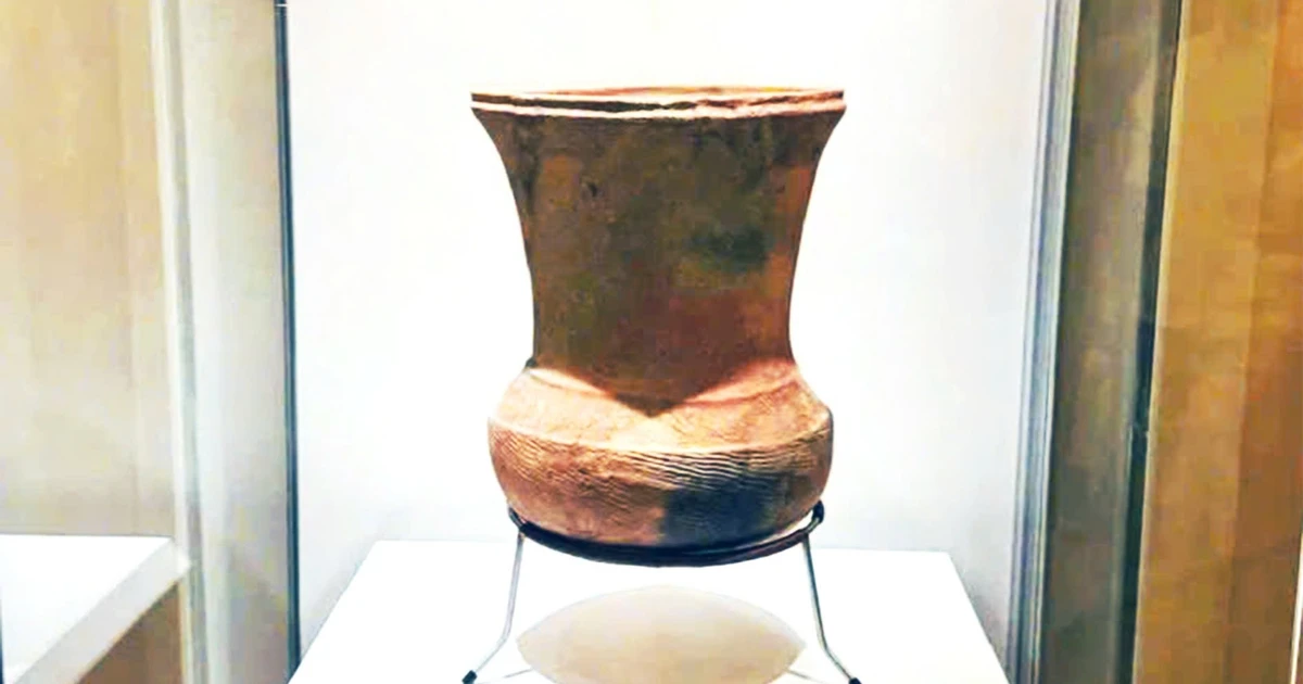 The first Dong Son ceramic pot has been recognized as a National Treasure.