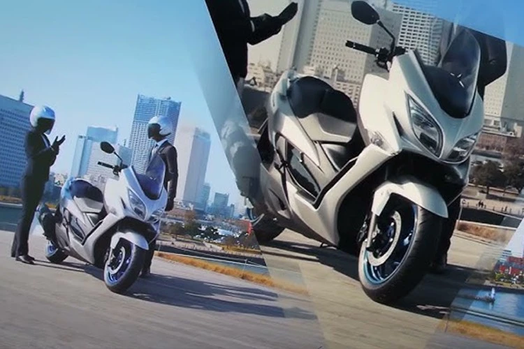 Gros plan du Burgman 400, près de 178 millions de VND, concurrent du ...