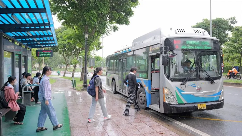 One more bus route to transport officials and civil servants from Binh Duong (old) to Ho Chi ...