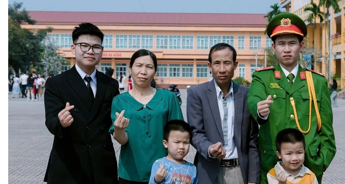 Cách học của Thủ khoa có cha làm phụ hồ, mẹ không biết chữ