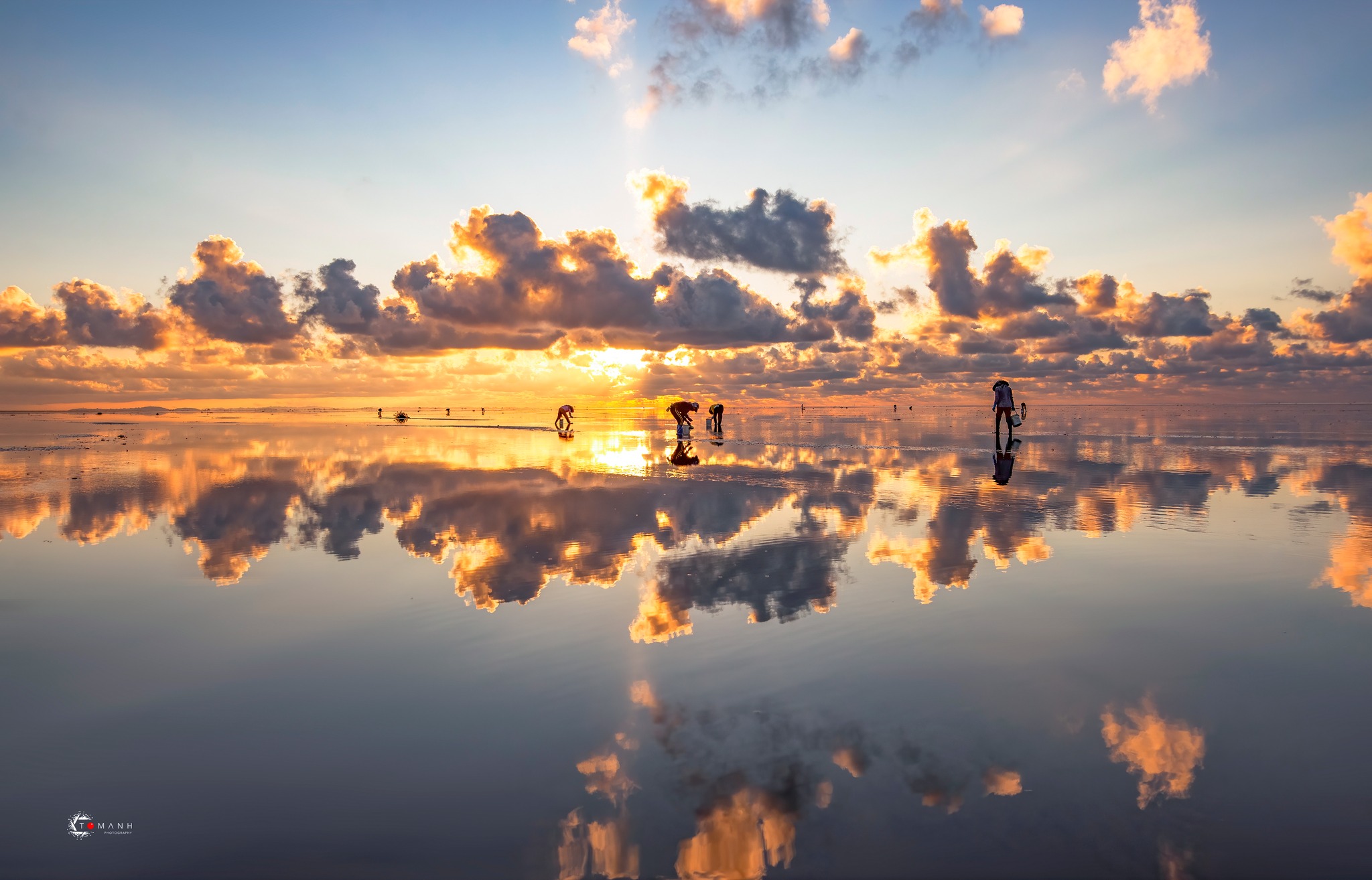 Surreal sunrise on the infinite sea of Hung Yen