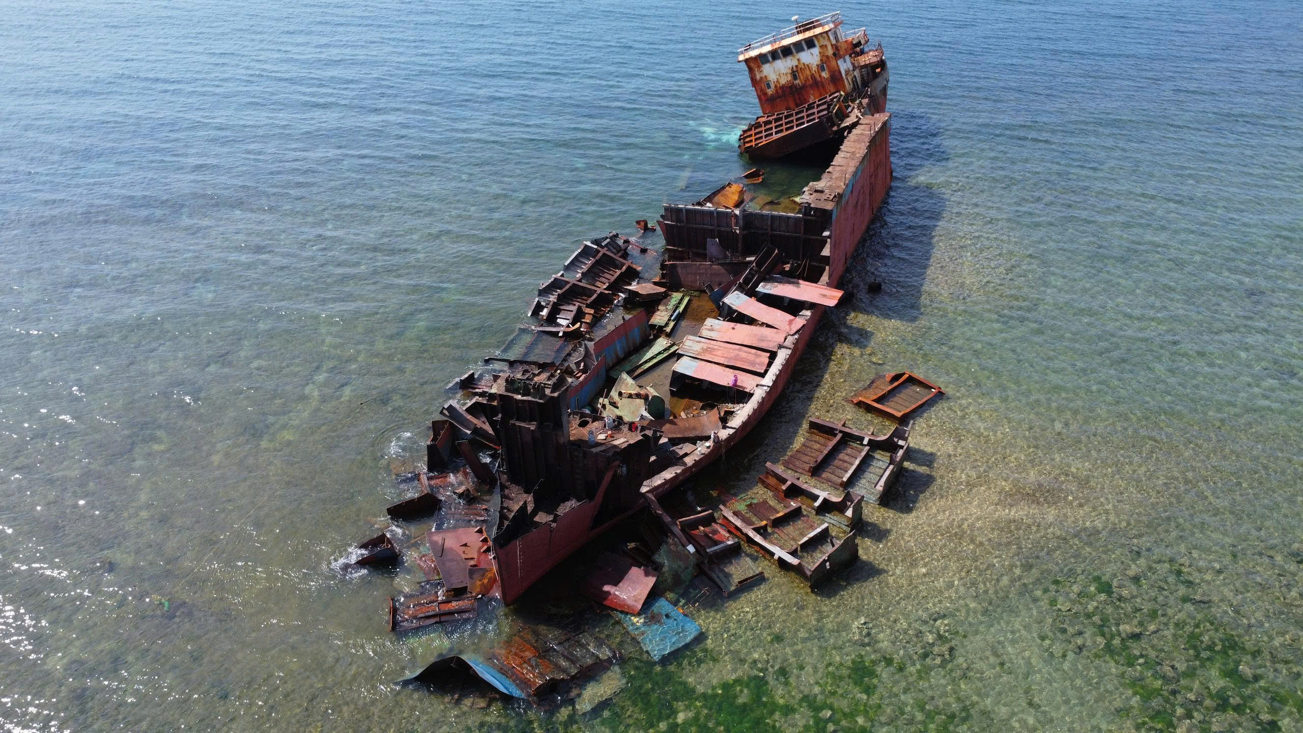 푸옥딘(Phuoc Dinh) 사구 해역 좌초 선박 긴급 구조물