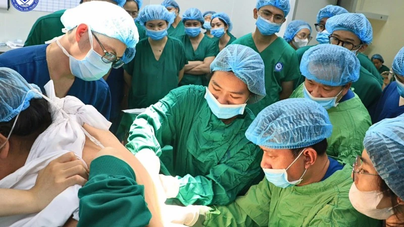 Special surgery to deliver fetus from 178kg pregnant woman