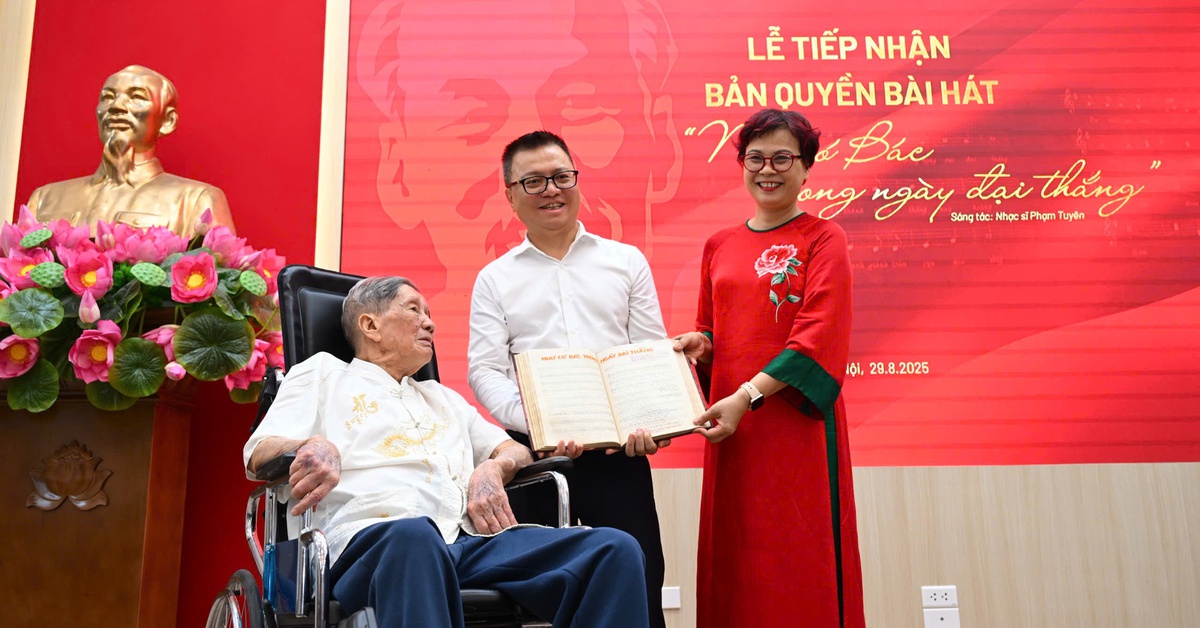 Le musicien Pham Tuyen a fait don des droits d'auteur de la chanson « Comme si l'oncle Ho était ...