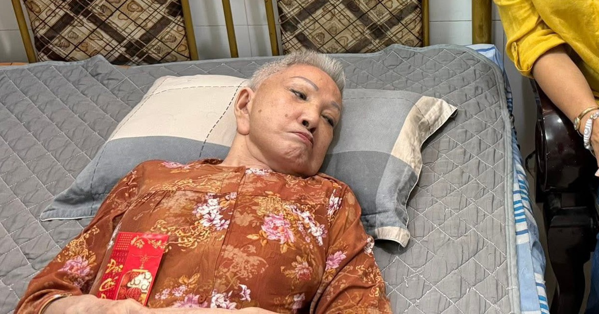 Desconsolado por el estado de salud actual del artista Hong Nga