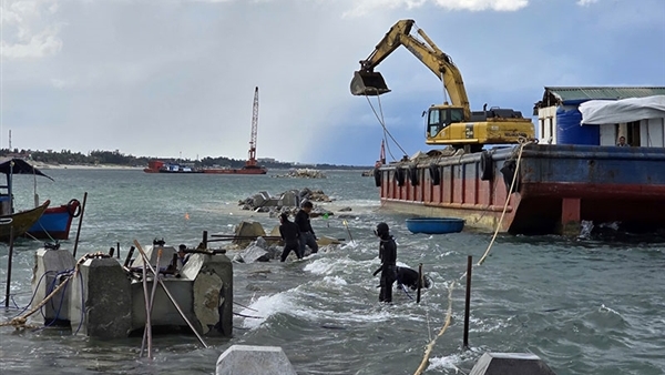Da Nang's coastline faces the constant challenge of erosion.