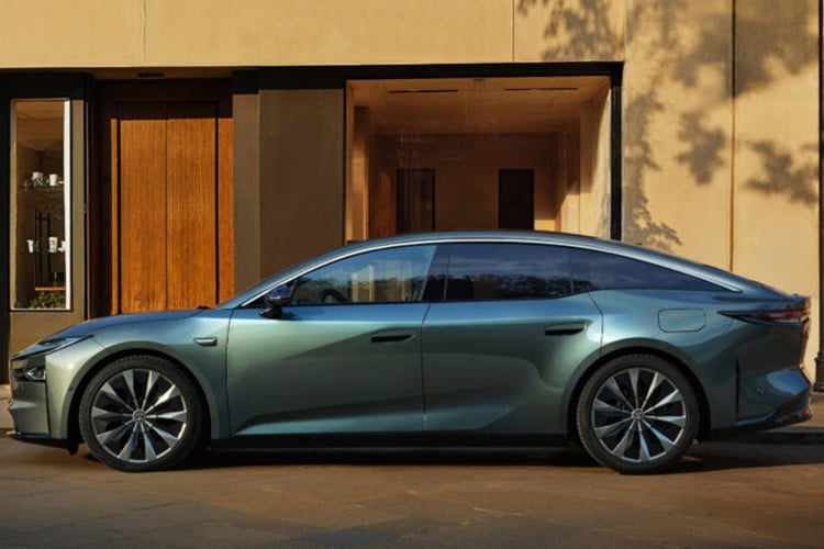 Toyota bZ7 2026 - 5m 이상 길이의 세단, 스마트폰처럼 스마트