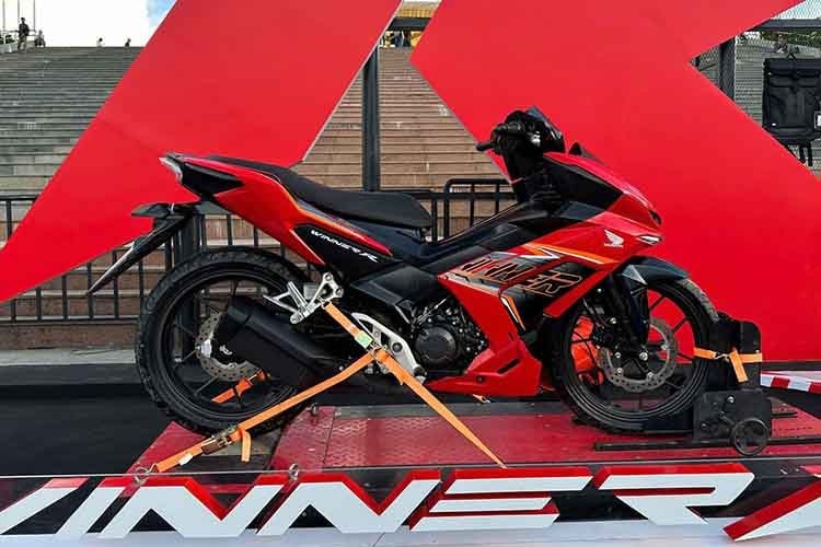 Honda Winner R 2025 launched in Vietnam, priced from 46.16 million VND.