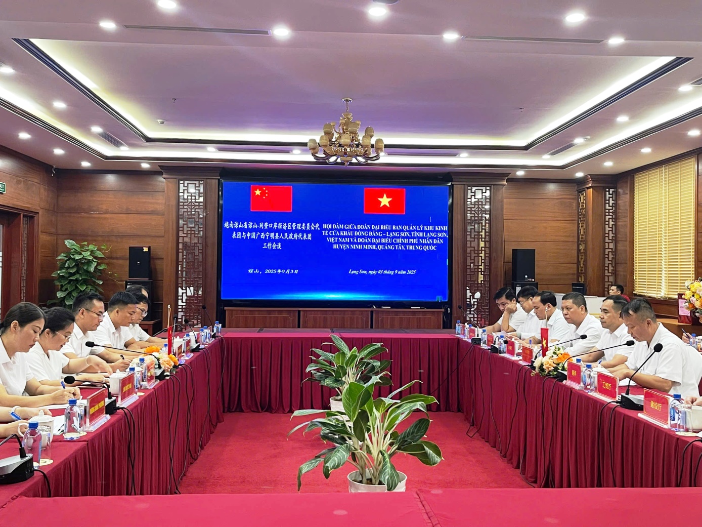 Regular talks between the Management Board of Dong Dang-Lang Son ...