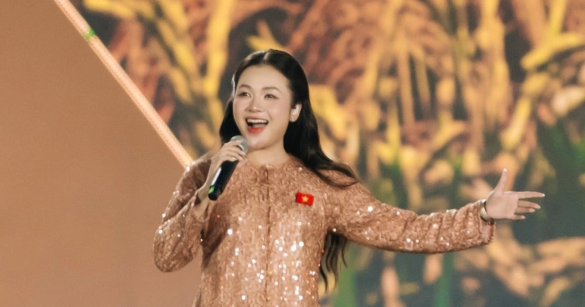 La chanteuse Vu Thuy Linh a été émue en chantant sur sa patrie lors d ...