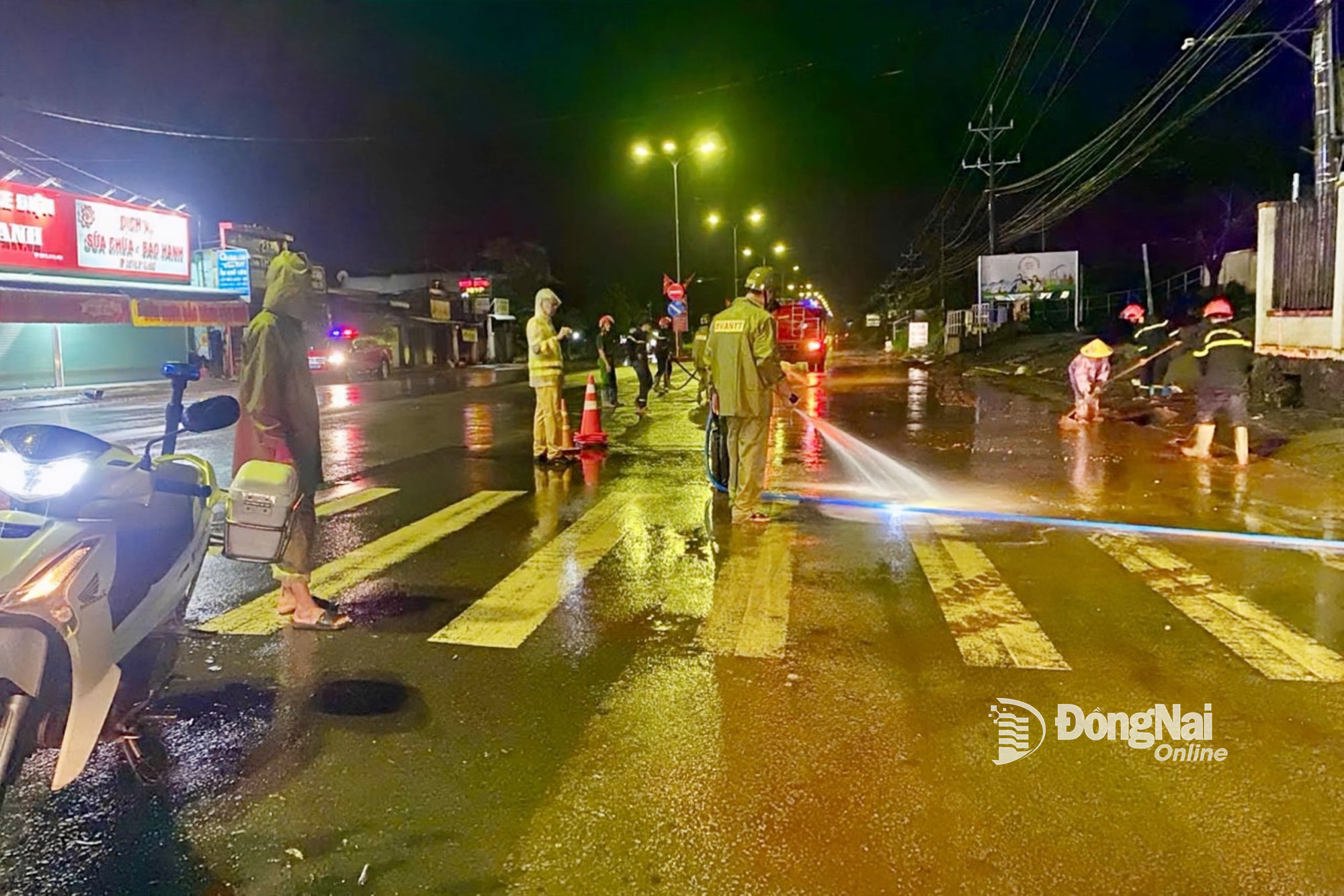 Gestion rapide des glissements de terrain sur la route nationale 13 ...