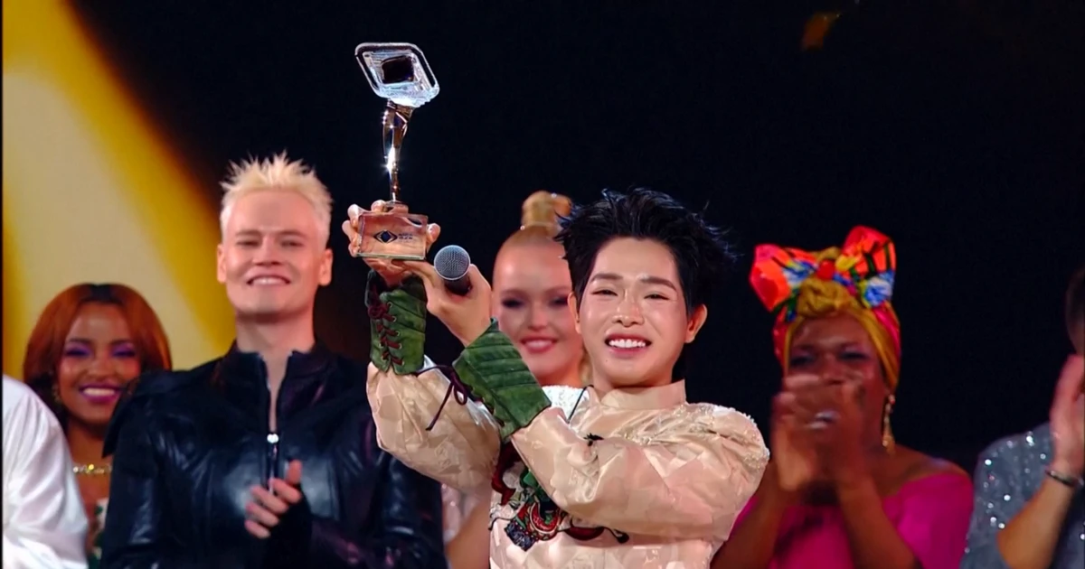 Duc Phuc est fier de porter la musique vietnamienne au niveau ...