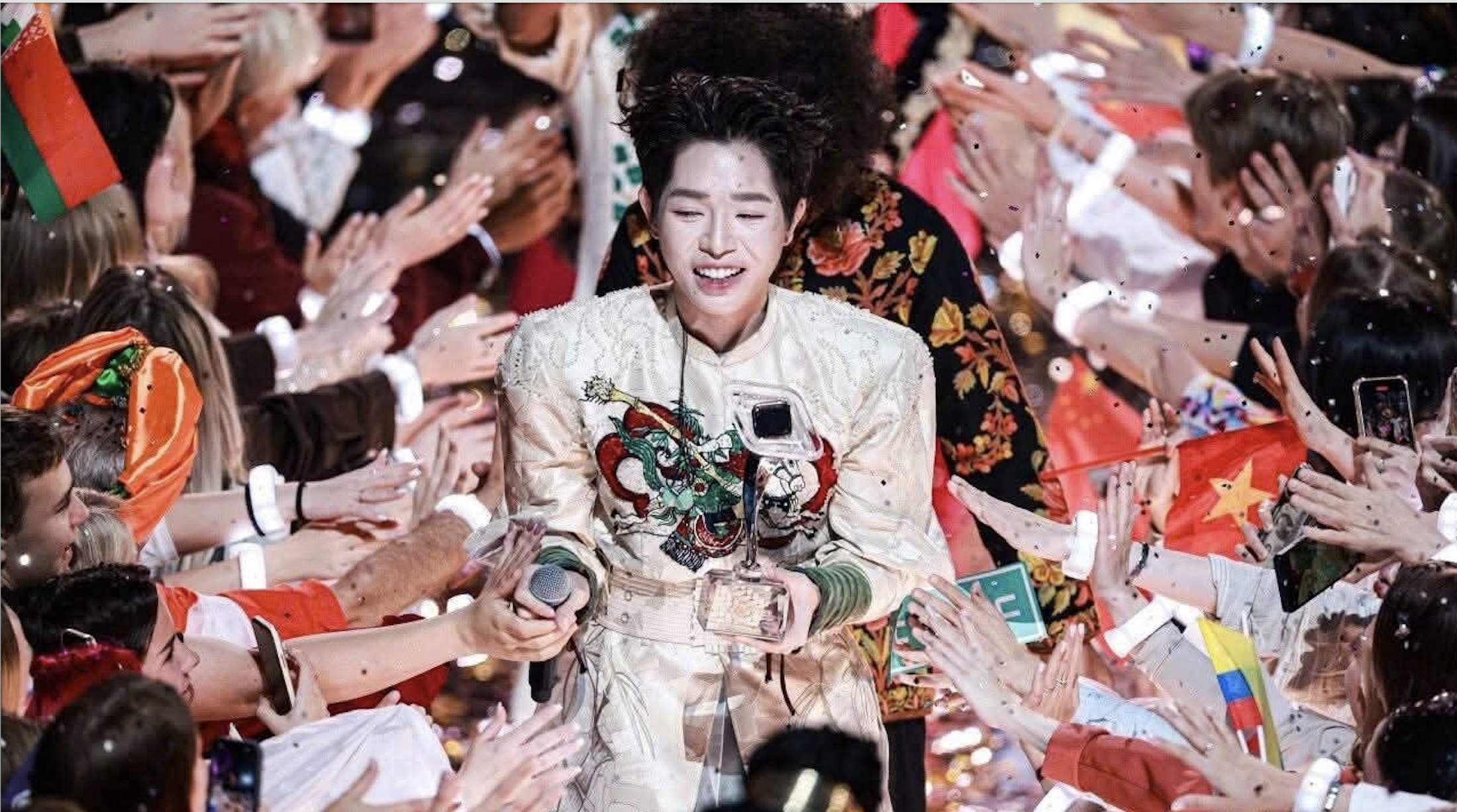 Berømt russisk konferansier: «Duc Phuc er deltakeren med den mest forseggjorte iscenesettelsen»