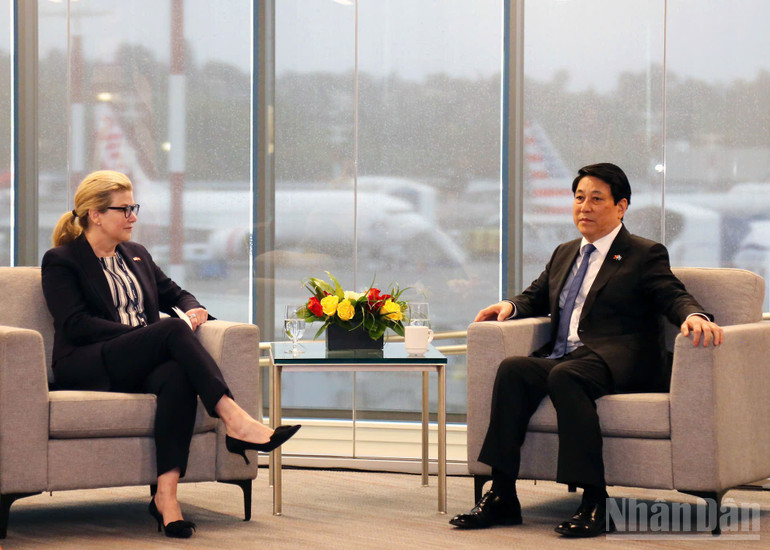 President Luong Cuong receives CEO of Boeing Commercial Airplanes ...