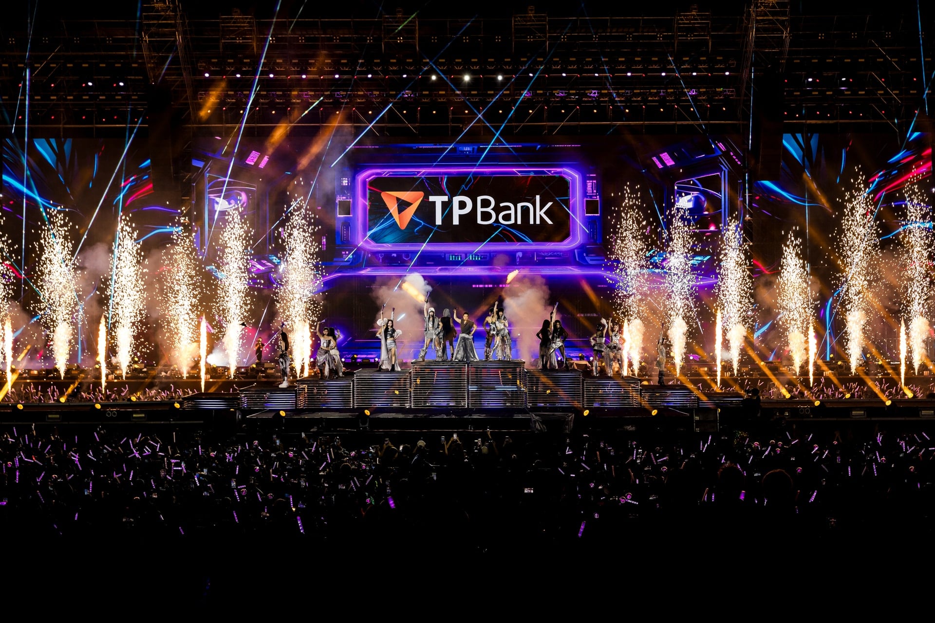 Two "Say Hi" Em Xinh Concerts, TPBank creates a series of exclusive ...