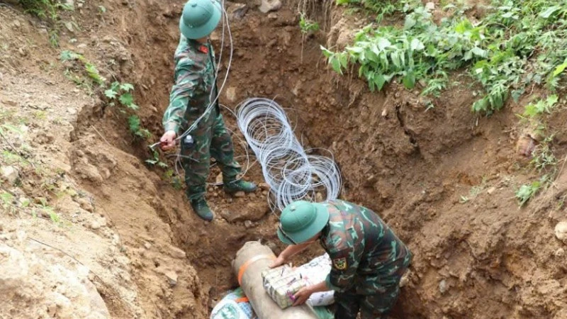 Phu Tho successfully detonated a CBU-87 cluster bomb discovered in the ...