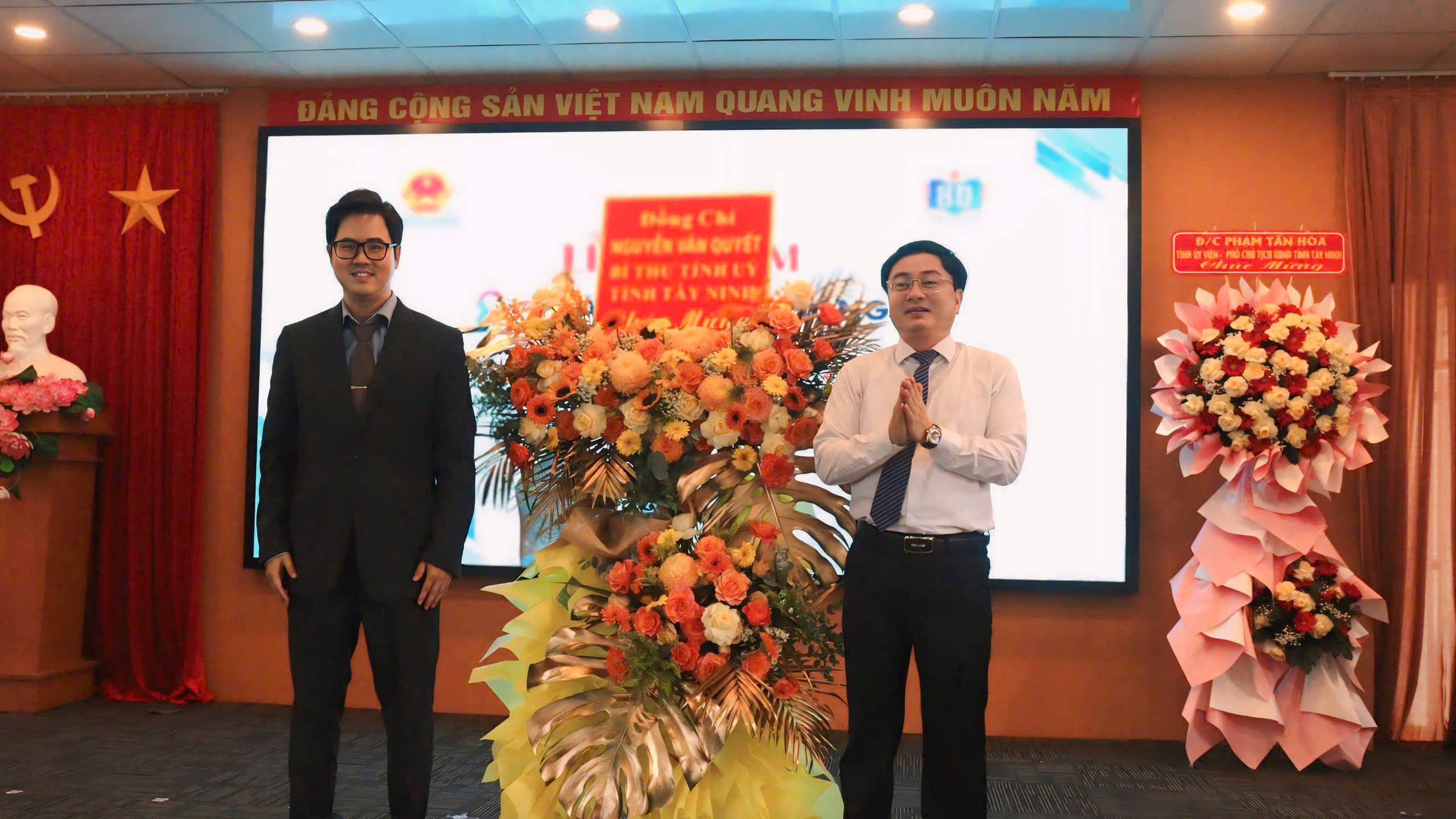 Provinciaal Partijsecretaris Nguyen Van Quyet woonde de ...