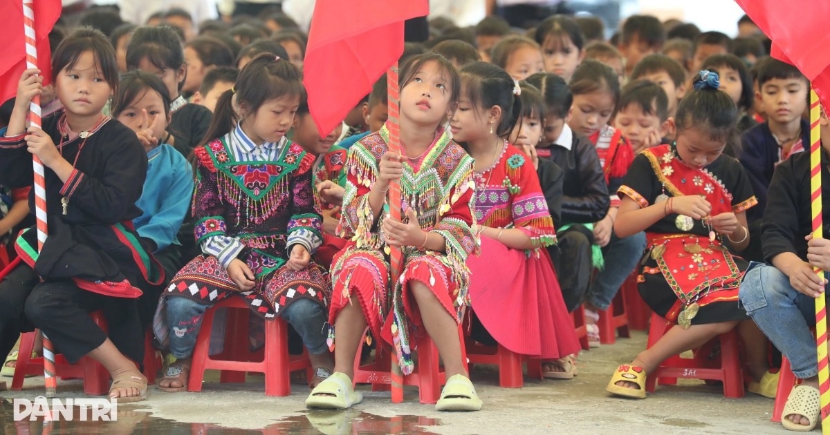 The joy of the opening day of school in the border region from the ...