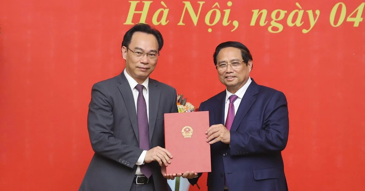 Associate Professor, Dr. Hoang Minh Son becomes Director of Hanoi National University