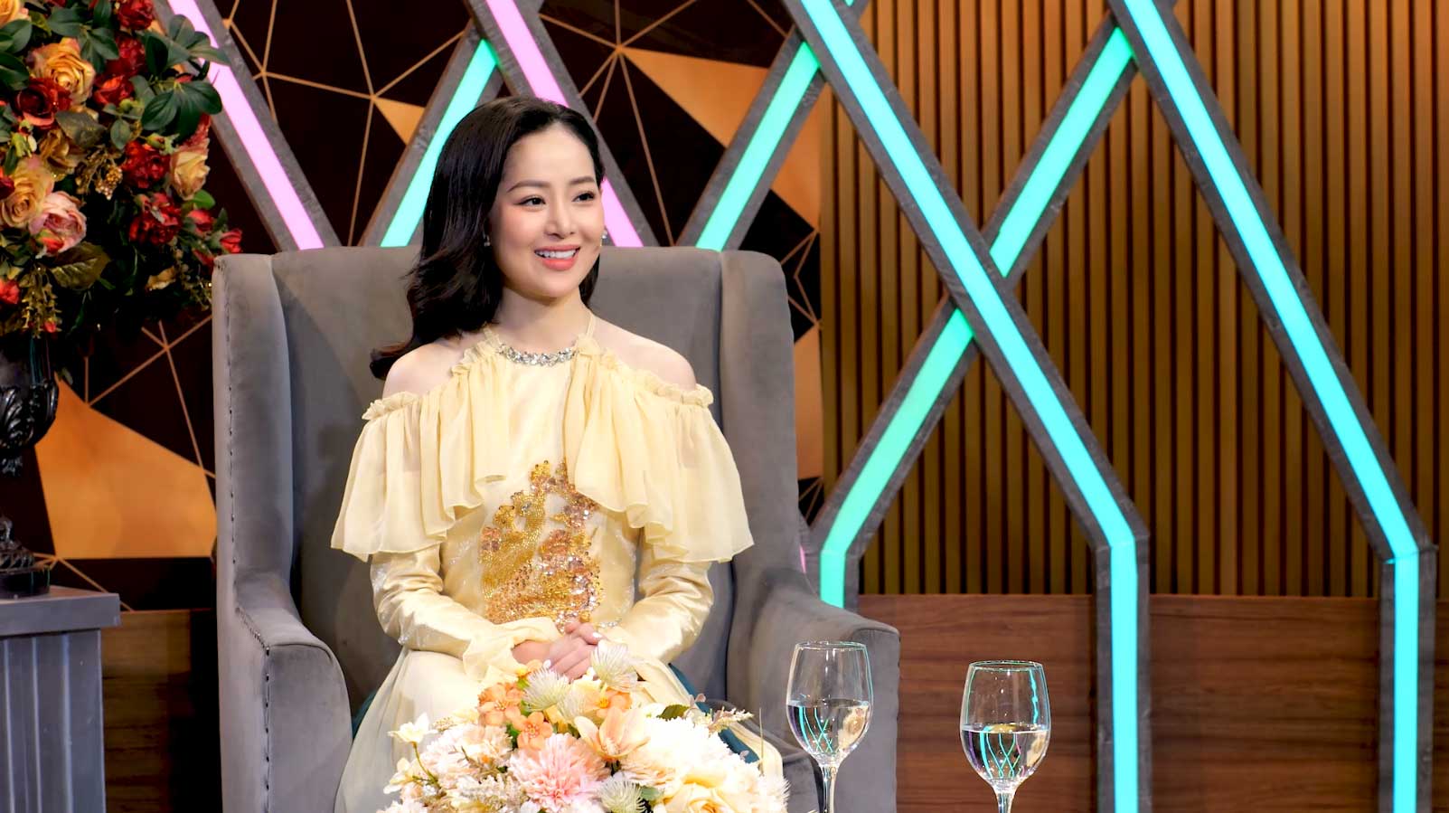 Famous singer Thai Chau - U80 still enthusiastically contributing to ...