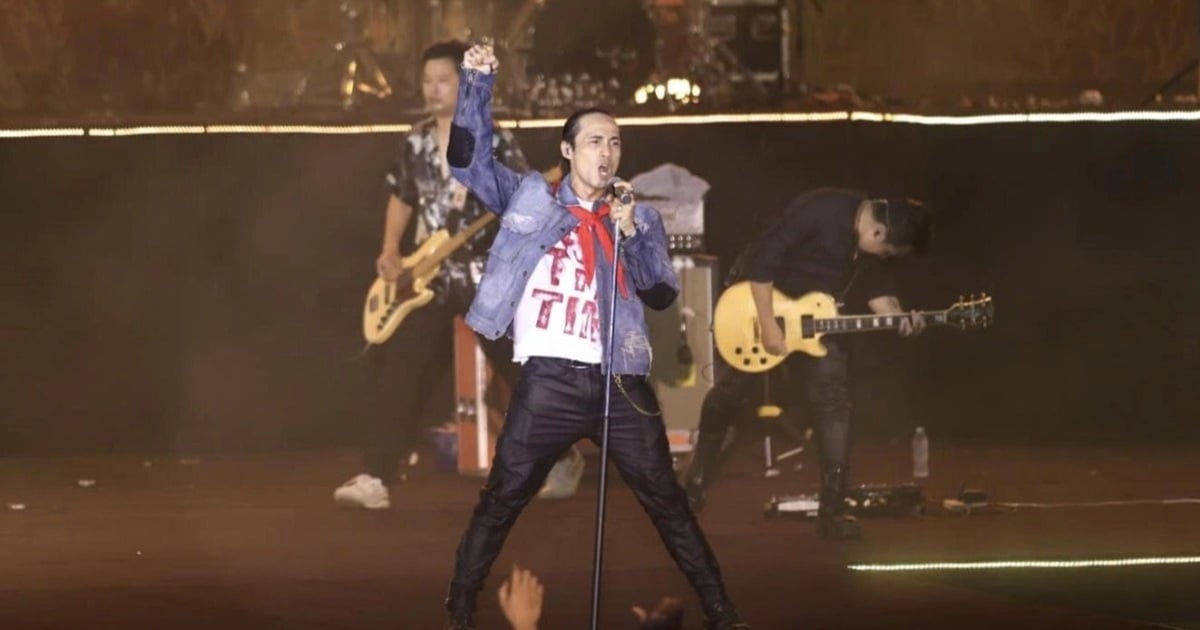 The Wall "burned" with revolutionary music, the stage of 20,000 people ...