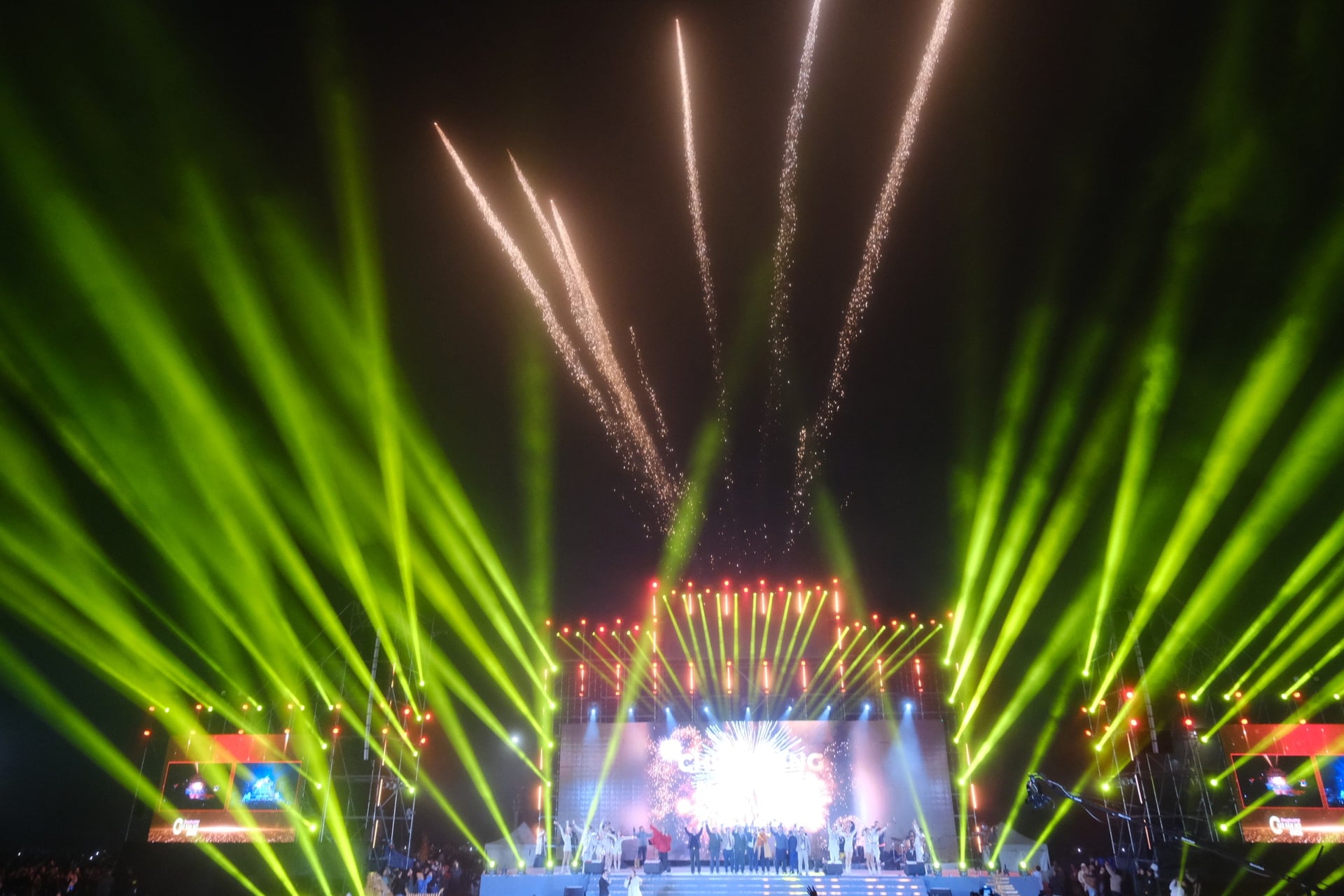 Nearly 30,000 locals and tourists celebrated the New Year 2026 in Lam Dong.