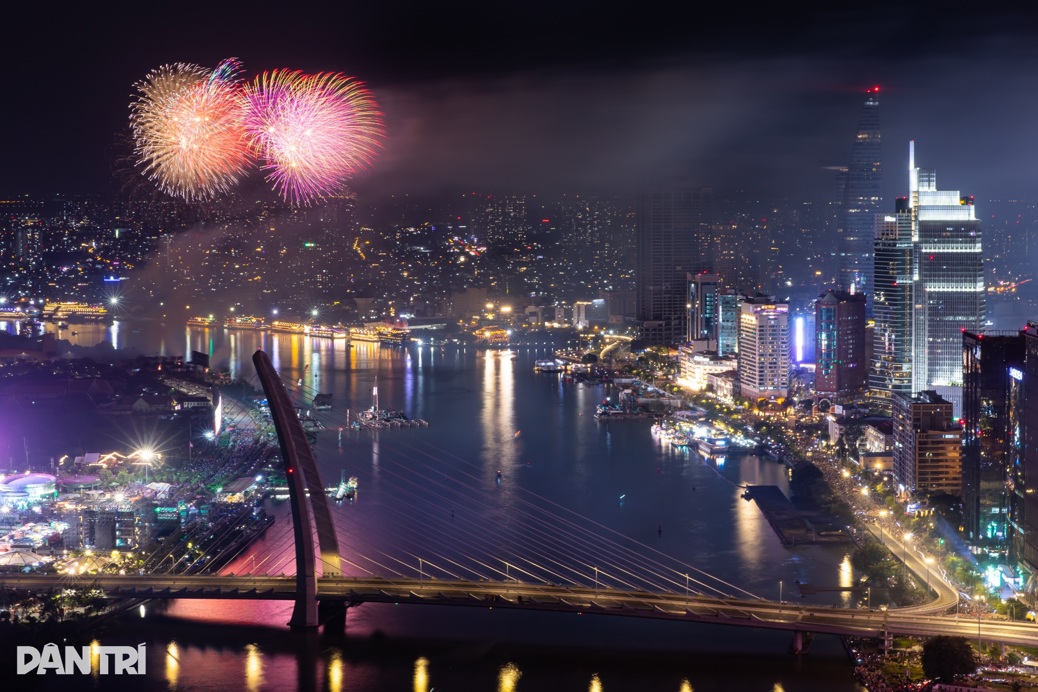 Fireworks illuminated the sky over Ho Chi Minh City to welcome the new ...
