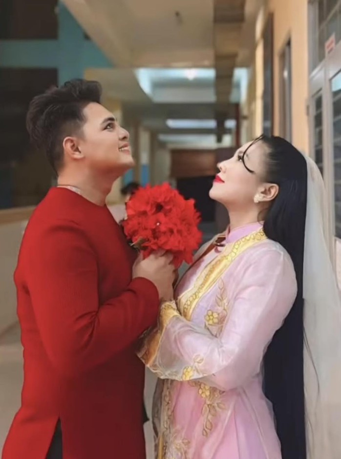 Nhat Nguyen und Thu Van sind ein berühmtes Paar, das für sein ...