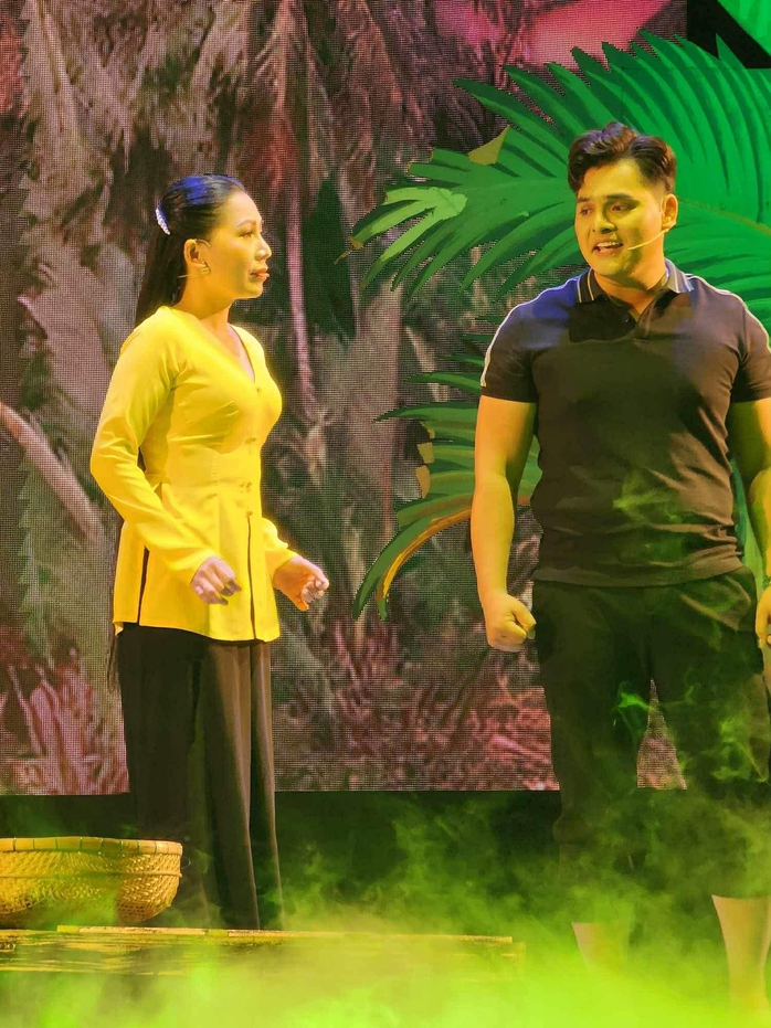 Nhat Nguyen und Thu Van sind ein berühmtes Paar, das für sein ...