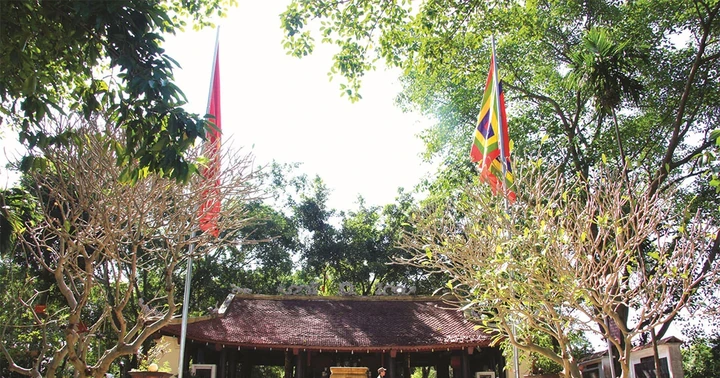 Where the Lo River flows into the Ancestral Land