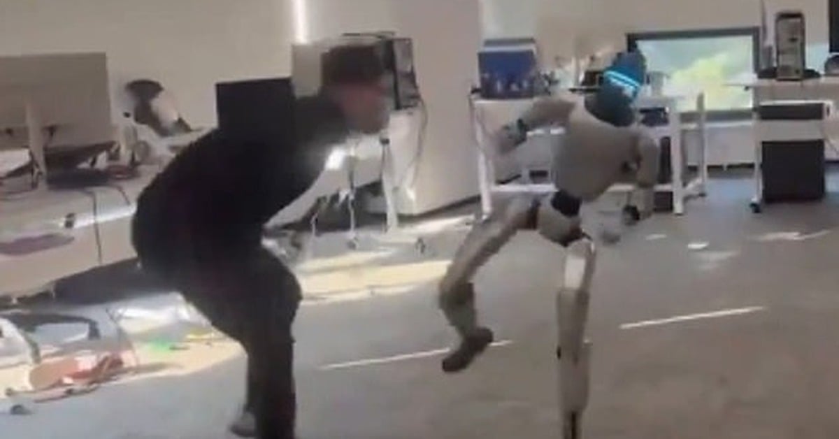 Scientists get kicked in the groin by robots; netizens are both amused ...