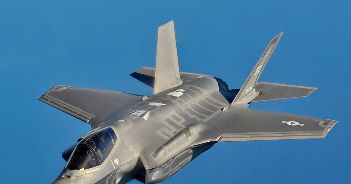 How did the US F-35 fighter jets neutralize Venezuela's air defenses?