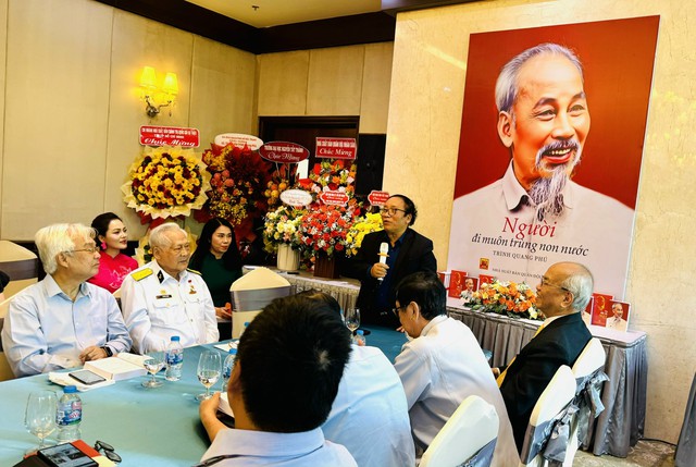 Penyair Tran Dang Khoa: "Menulis tentang Paman Ho sangat sulit, tetapi ...