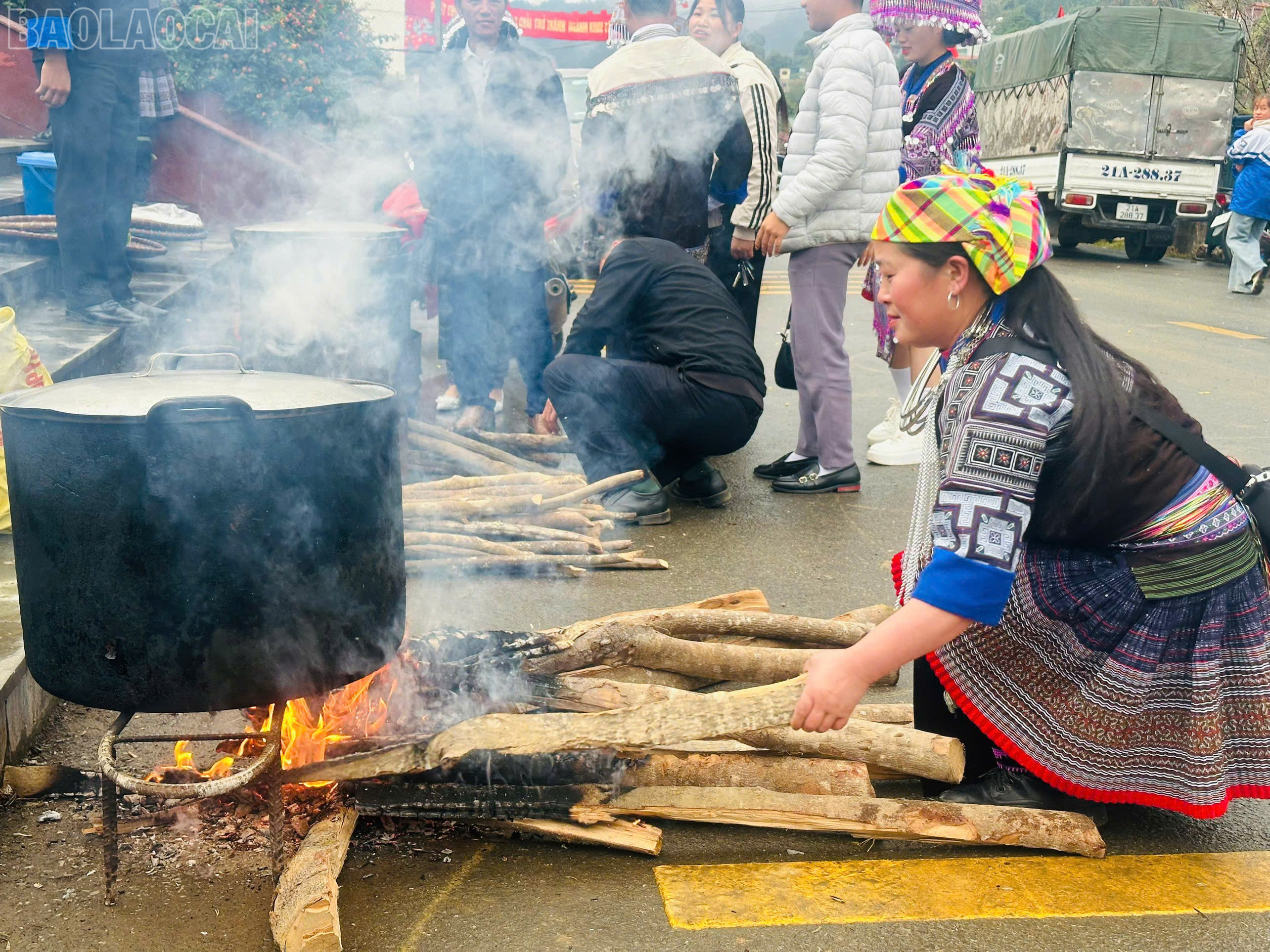 À Mu Cang Chai, une compétition animée de pilonnage de gâteaux de riz a ...