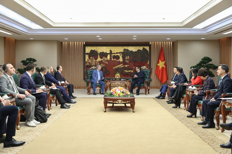 Prime Minister Pham Minh Chinh receives the Chairman of Russia's ...