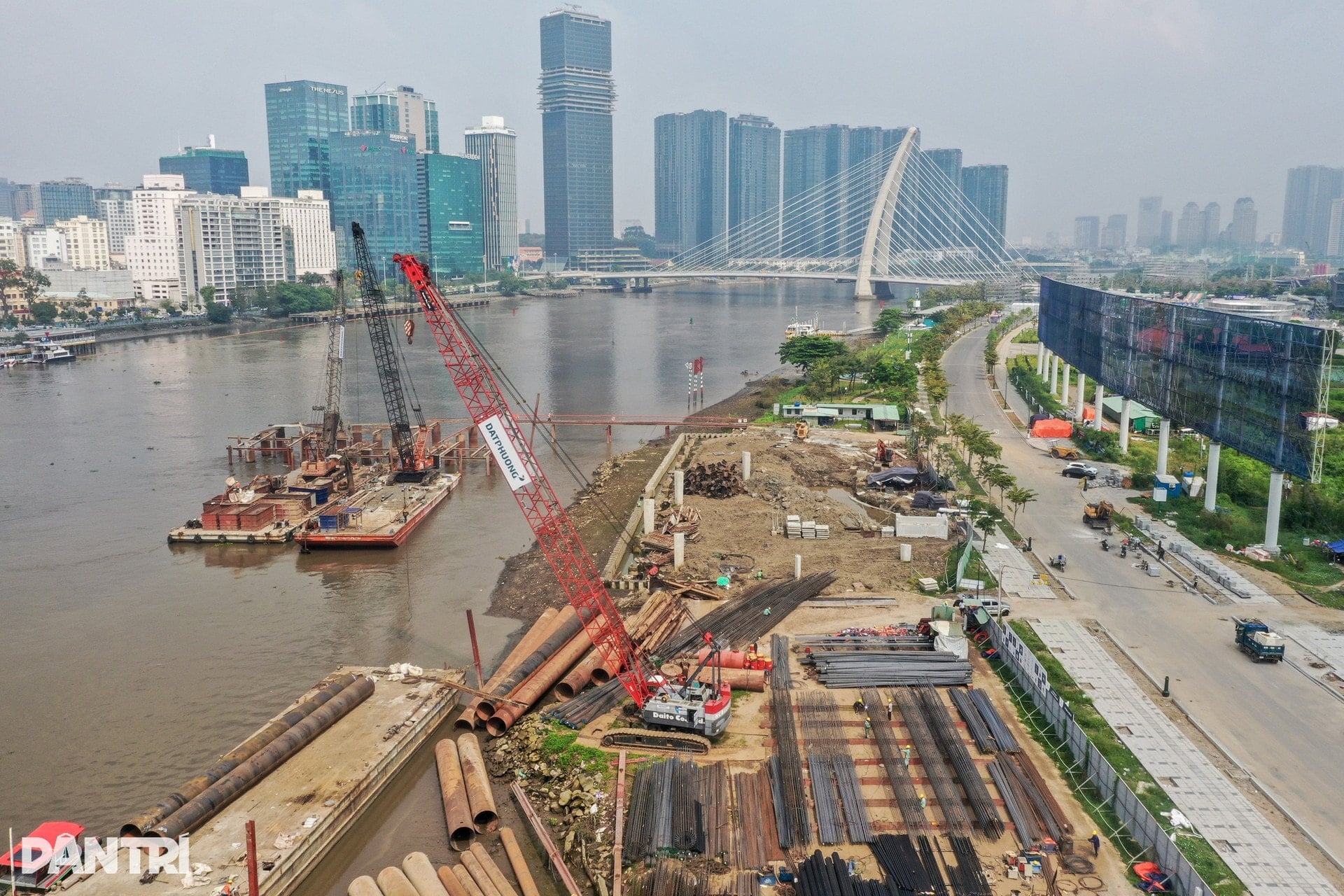 Pedestrian bridge shaped like a coconut leaf across the Saigon River: A ...